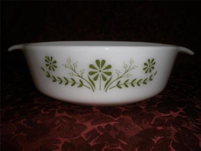 FABULOUS WHITE PYREX CASSEROLE DISH USA GREEN PATTERN | eBay