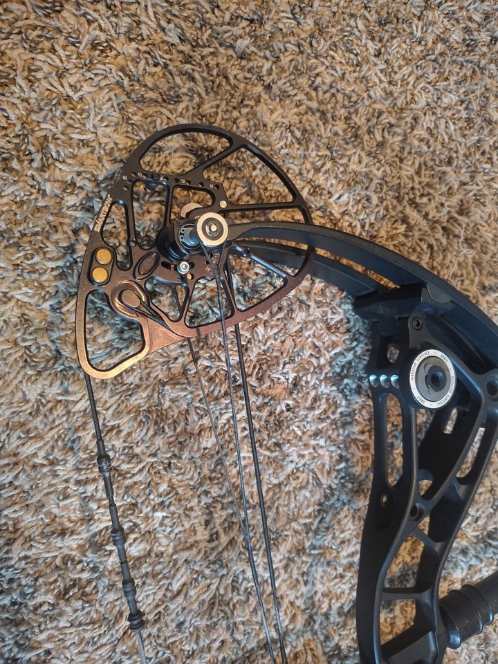 BOWTECH RH SR6 70# DRAW WEIGHT 29 IN DRAW BLACK FULLY LOADED UP TO 352 FPS | eBay