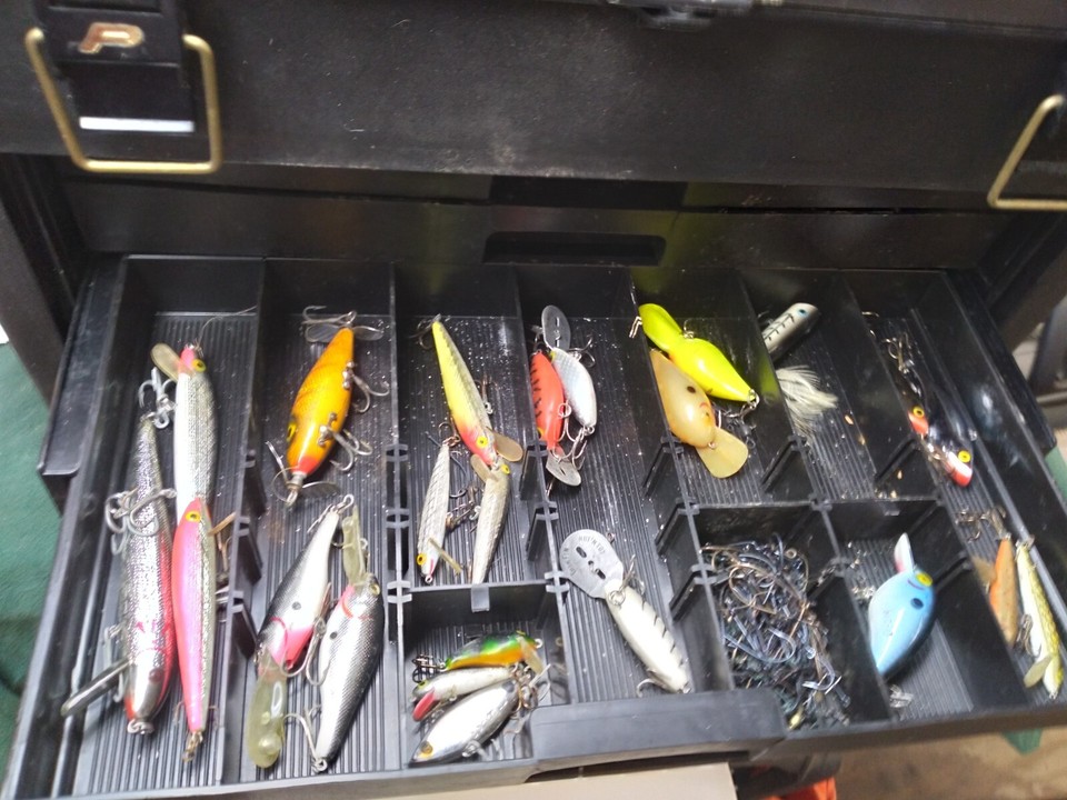 Large PLANO Phantom Pro Fishing Tackle Box over 100 lures and 200 worms ...