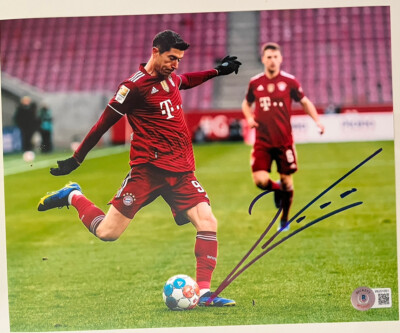 ROBERT LEWANDOWSKI SIGNED BAYERN MUNICH 8X10 PHOTO BECKETT BAS 2 | eBay