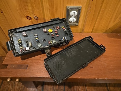 2006-09 DODGE RAM 1500 2500 FUSEBOX w TIPM TOTALLY INTEGRATED POWER ...