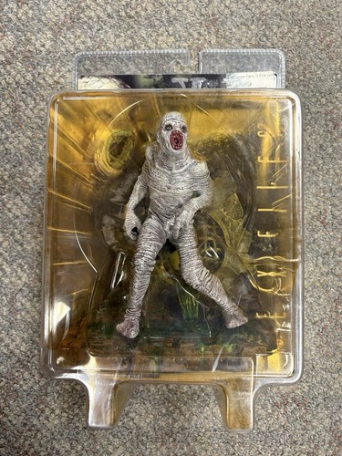 + McFarlane Toys Spawn 2000 X Files Flukeman Special Edition Action ...