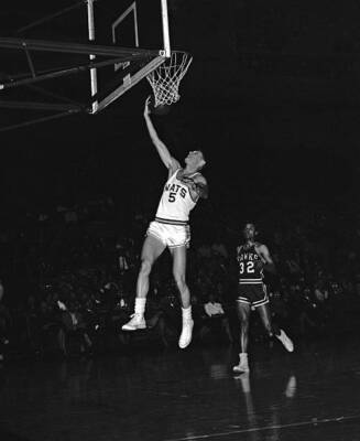 Paul Neumann Of The Syracuse Nationals Shoots 1960S Old Basketball ...