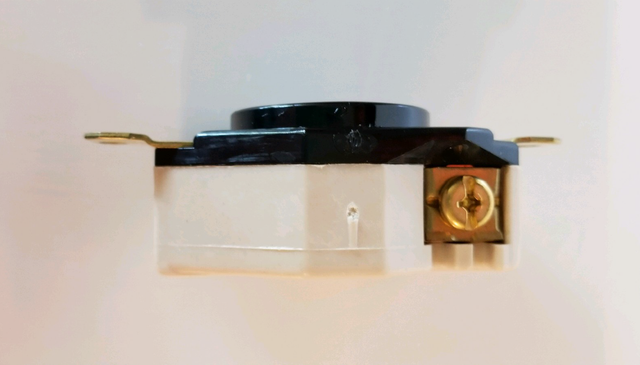 HUBBLE HBL2310 Twist-Lock Receptacle 20A 125V AC/DC 2-Pole 3-Wire L6 ...