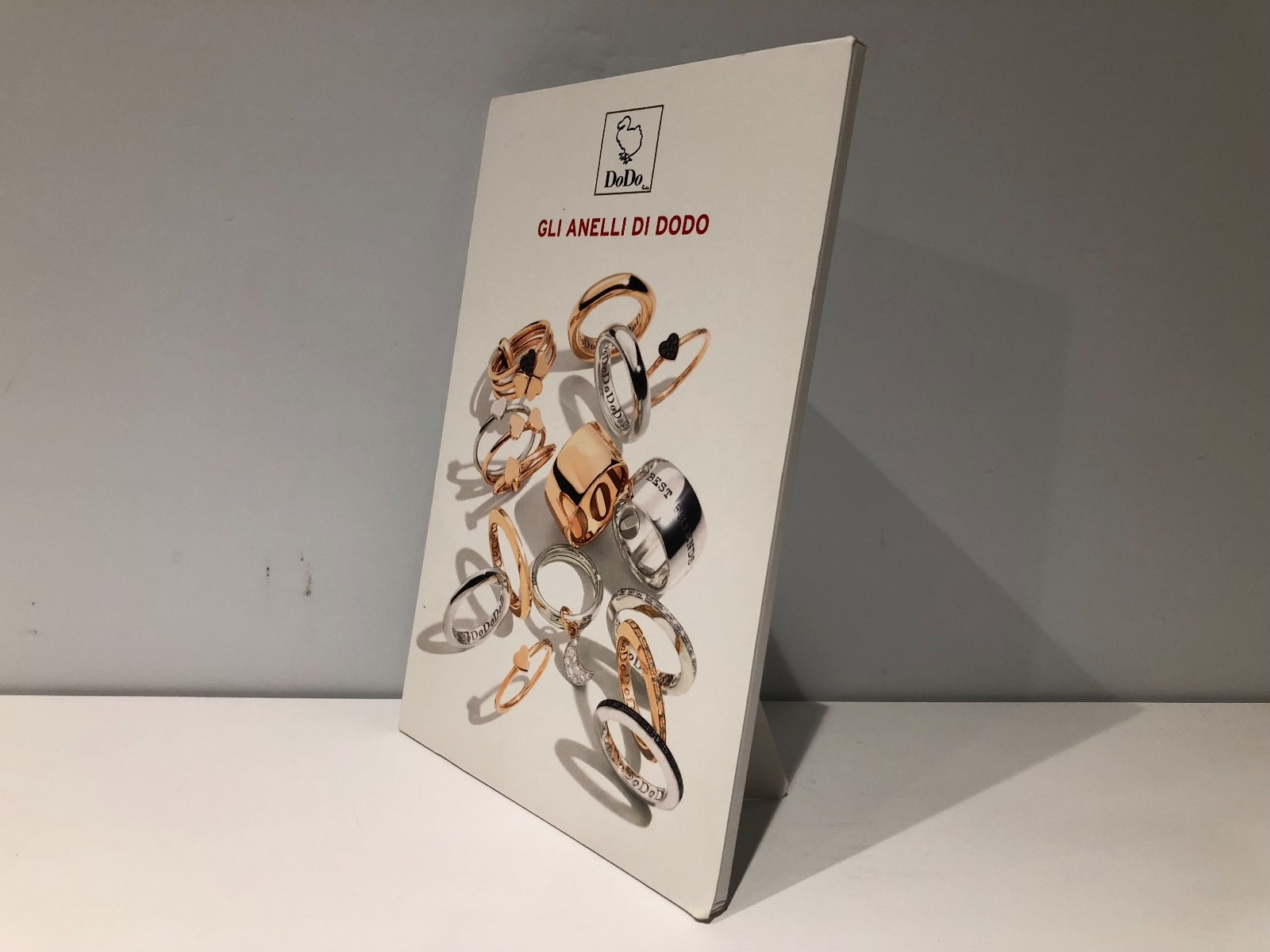 Display Plaque - DoDo Gli Anelli Di DoDo - Cardboard Paper - 22 X 15 CM ...