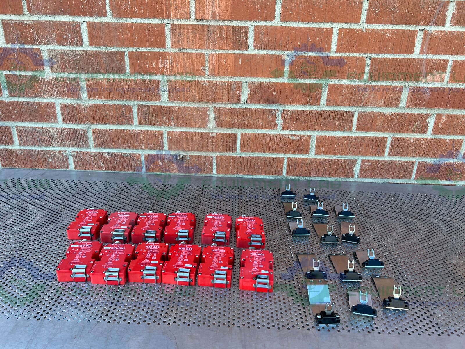 Allen Bradley GuardMaster TLS2-GD2 Safety Interlock Switch & Lock ...