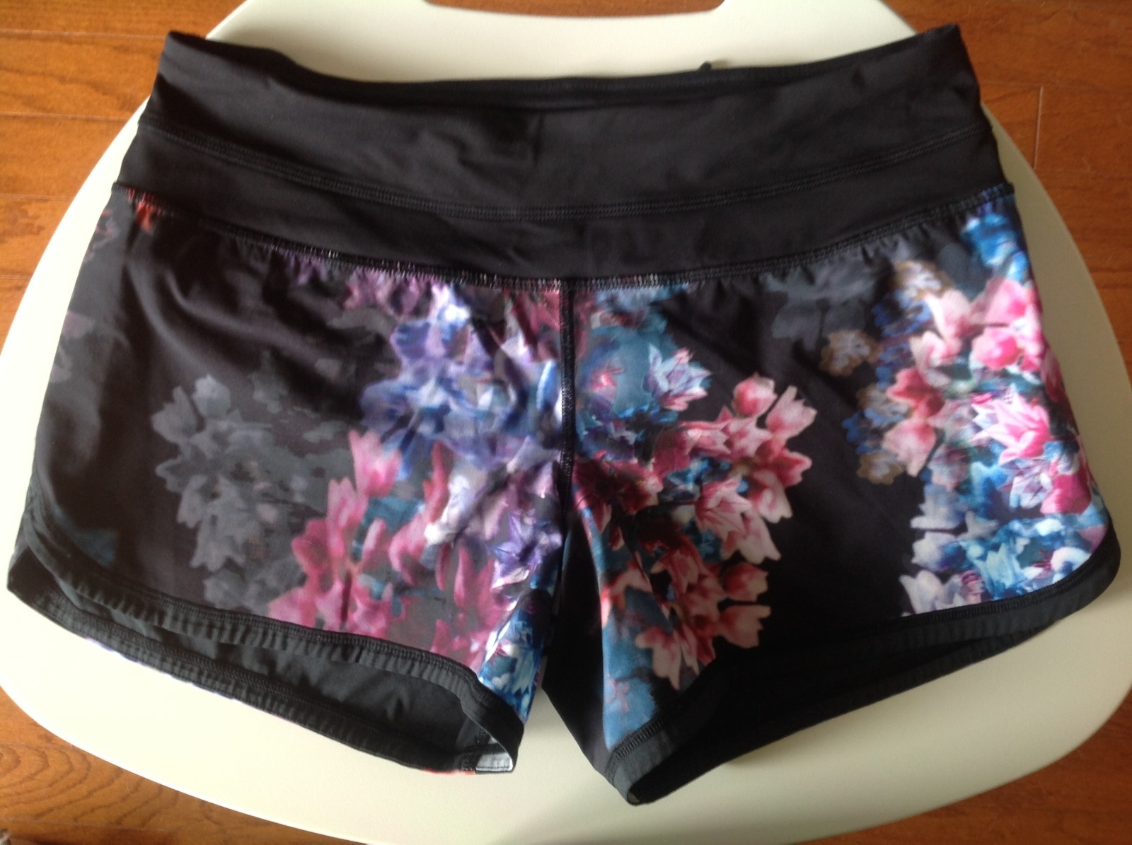 Lululemon Shorts Floral Flowers Spring Has Sprung 6 Groovy Run Short ...