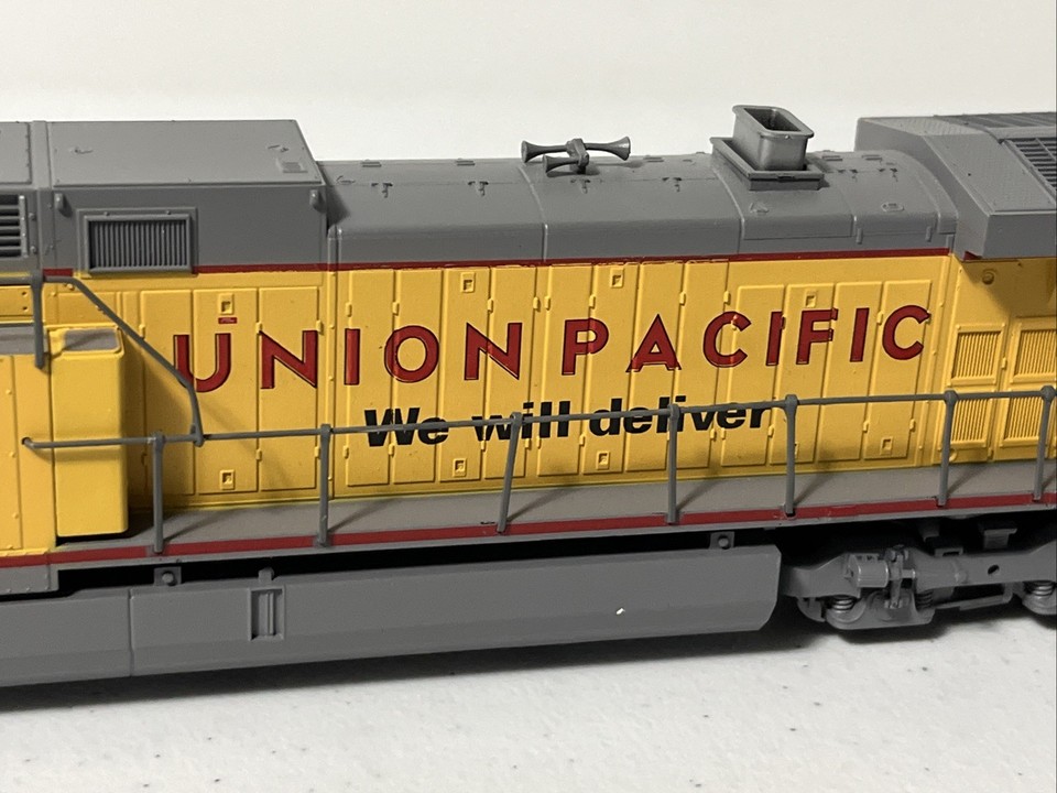 Athearn 4358 - AC4400 Diesel Locomotive (Powered) - Union Pacific #6736 ...