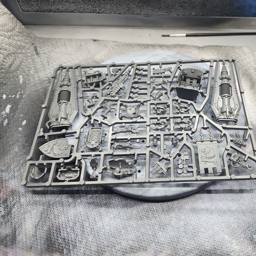 Games Workshop: Imperial Knights Knight Preceptor Canis Rex Sprue New ...