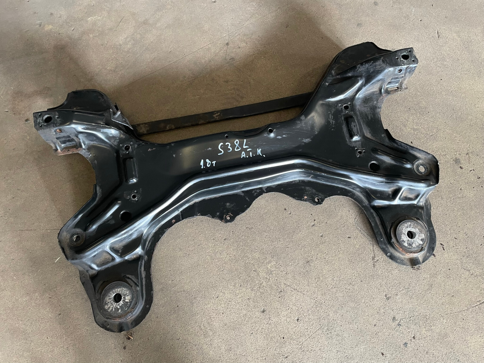 Vorderachse Audi S3 A3 8L VW Golf 4 Achse vorne 4 Motion Achsträger