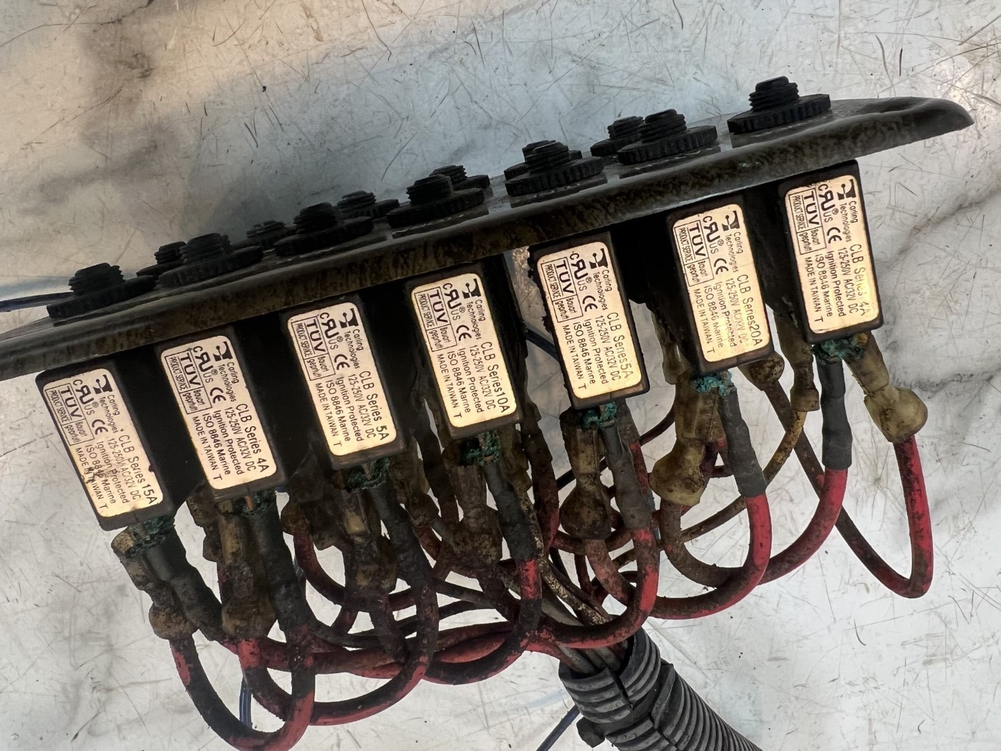 05 Hurricane Fun Deck GS 202 Boat fuse breaker switch switches panel ...