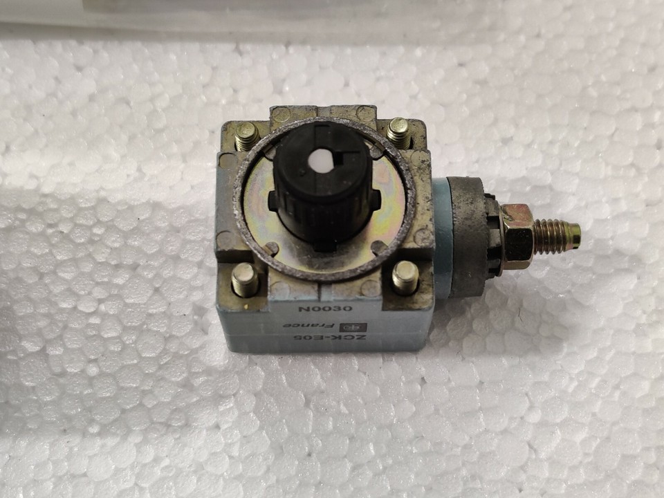 Telemecanique XCKJ10541H29 Limit Switch / XCK-J...H29 / ZCK-E05 ...