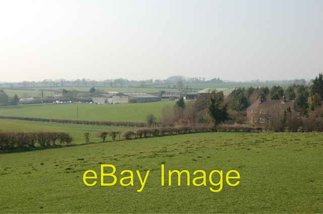 Photo 6x4 Oxfordshire countryside Gagingwell Oathill Farm in middle ...