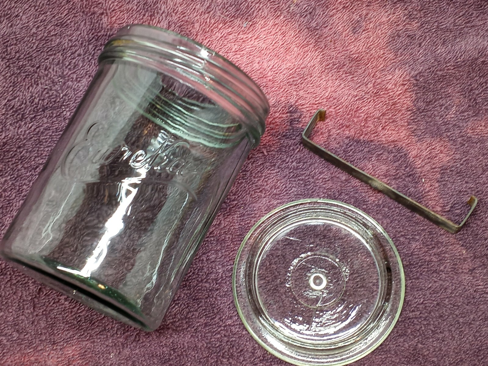 Vintage 18 oz EUREKA CANNING JAR WITH LID Molding Imperfections CHIP | eBay