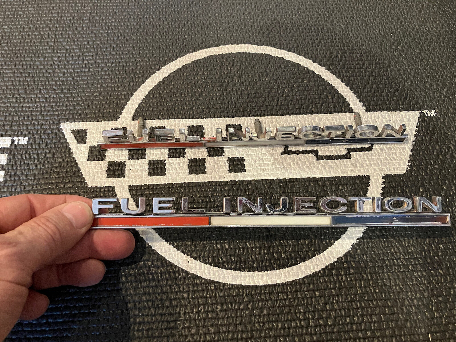 PAIR 1963 63 1964 64 CORVETTE FUEL INJECTION FENDER EMBLEMS GM 3819575 ...