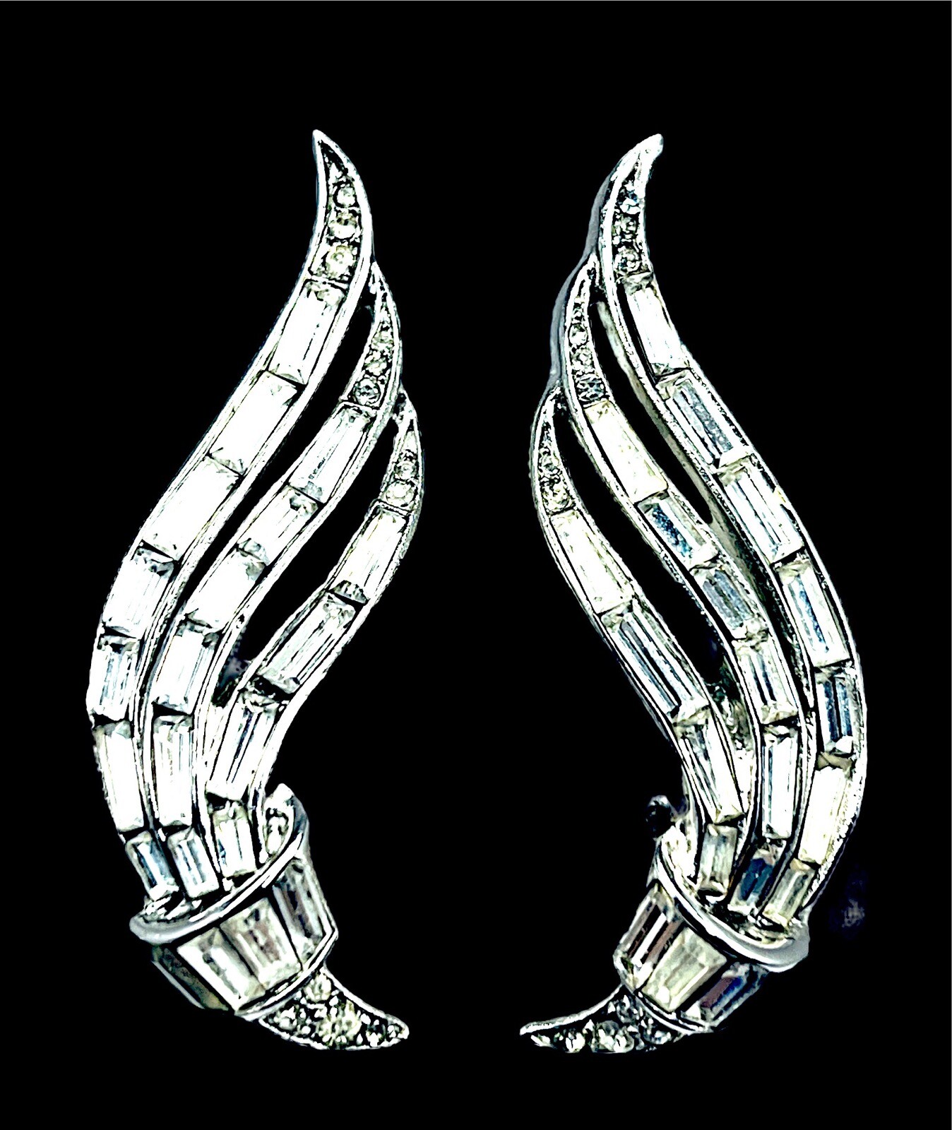 SENSATIONAL CROWN TRIFARI CRYSTAL BAGUETTE RHINESTONE… - Gem