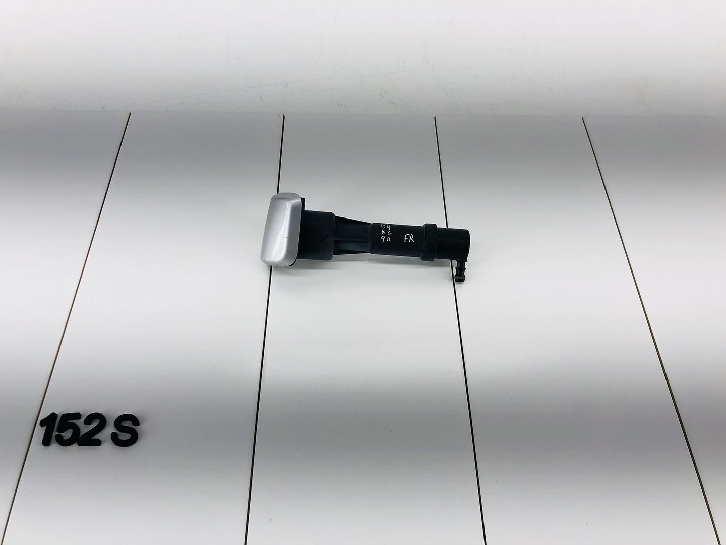 03-06 VOLVO XC90 FRONT RIGHT PASSENGER SIDE HEADLIGHT WASHER NOZZLE OEM ...