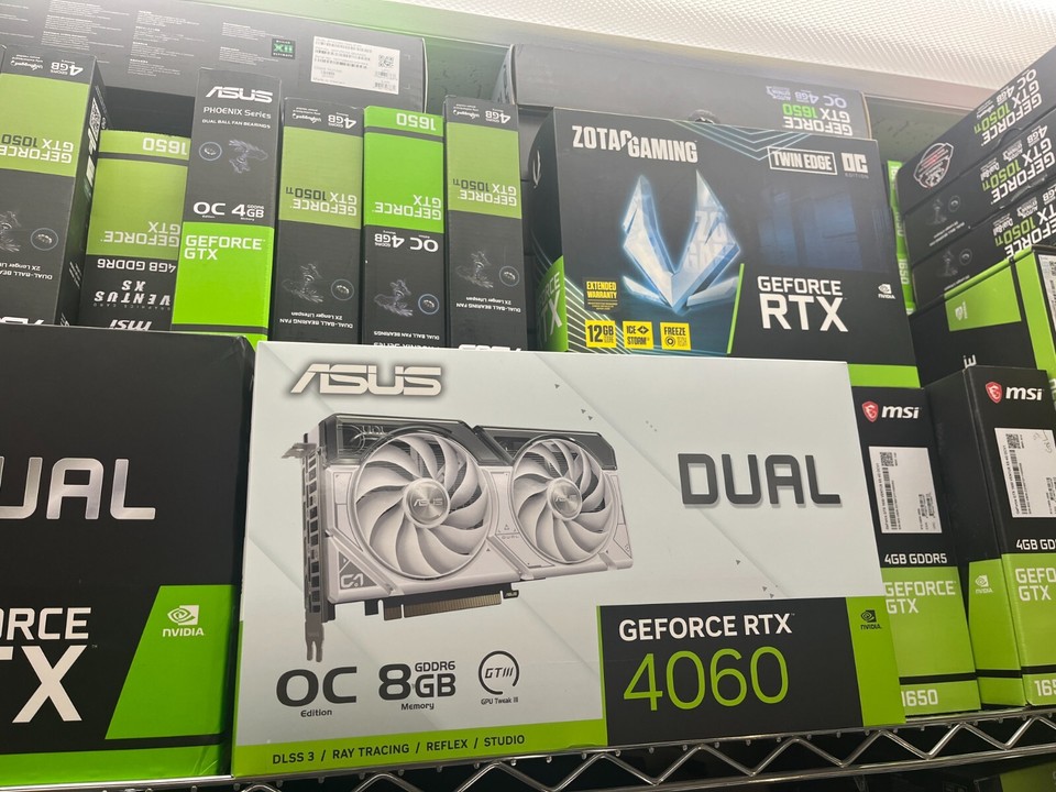 Lot over 100 Graphic card emty box only - Asus, GTX RTX EVGA Zotac MSI ...