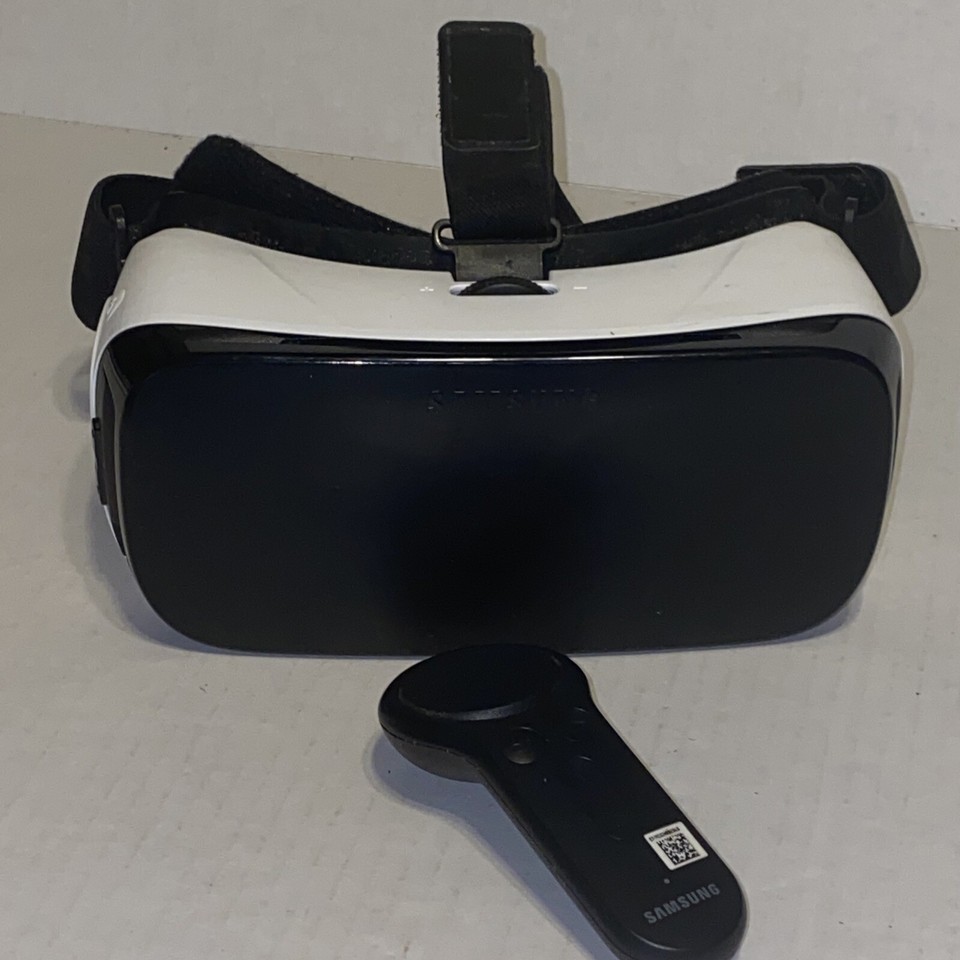 Samsung Gear VR SM-R322 Headset & Controller Powered by Oculus | eBay