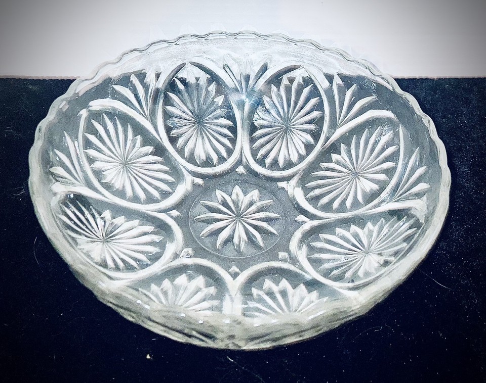 Vintage Anchor Hocking Medallion Crystal Bowl Flower Circle About 8" | eBay