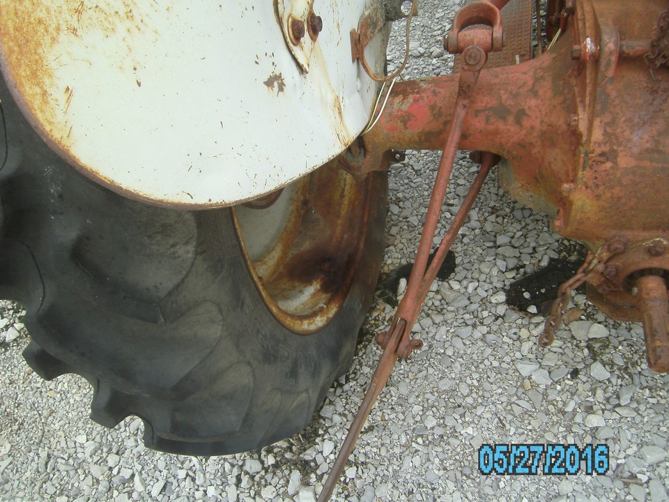 FORD 8N TRACTOR WITH FRONT MOUNT DISTRIBUTOR FOR PARTS | eBay