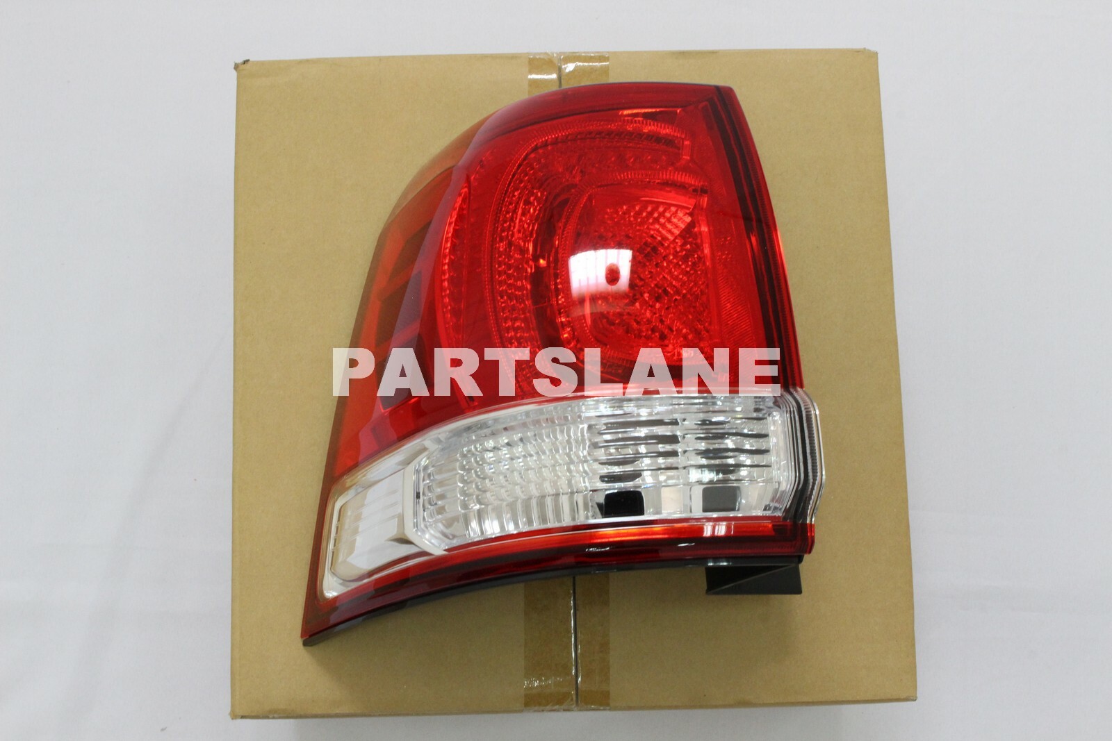81561-60750 Toyota OEM Genuine LENS & BODY, REAR COMBINATION LAMP, LH ...