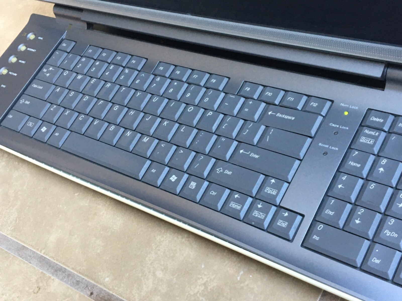 Sony VAIO PCV-W30 15.3in. (80GB, Intel Pentium 4, 2GHz, 512MB) All-in ...