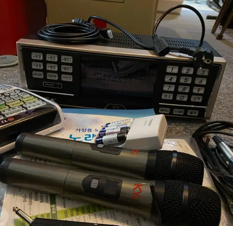 TJ Media K2 Karaoke Machine+Wired Mic 2pcs+TIR-1090 Remote+Song Book | eBay