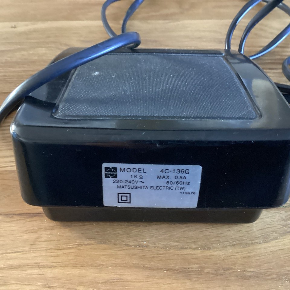 SINGER Tempo 50 Model 9005 Electric Foot Pedal Operated Sewing Machine ...