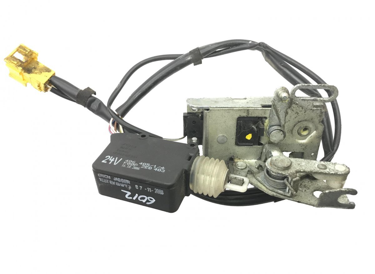 20588326 20425122 Door lock, with central locking motor, Right VOLVO FH ...