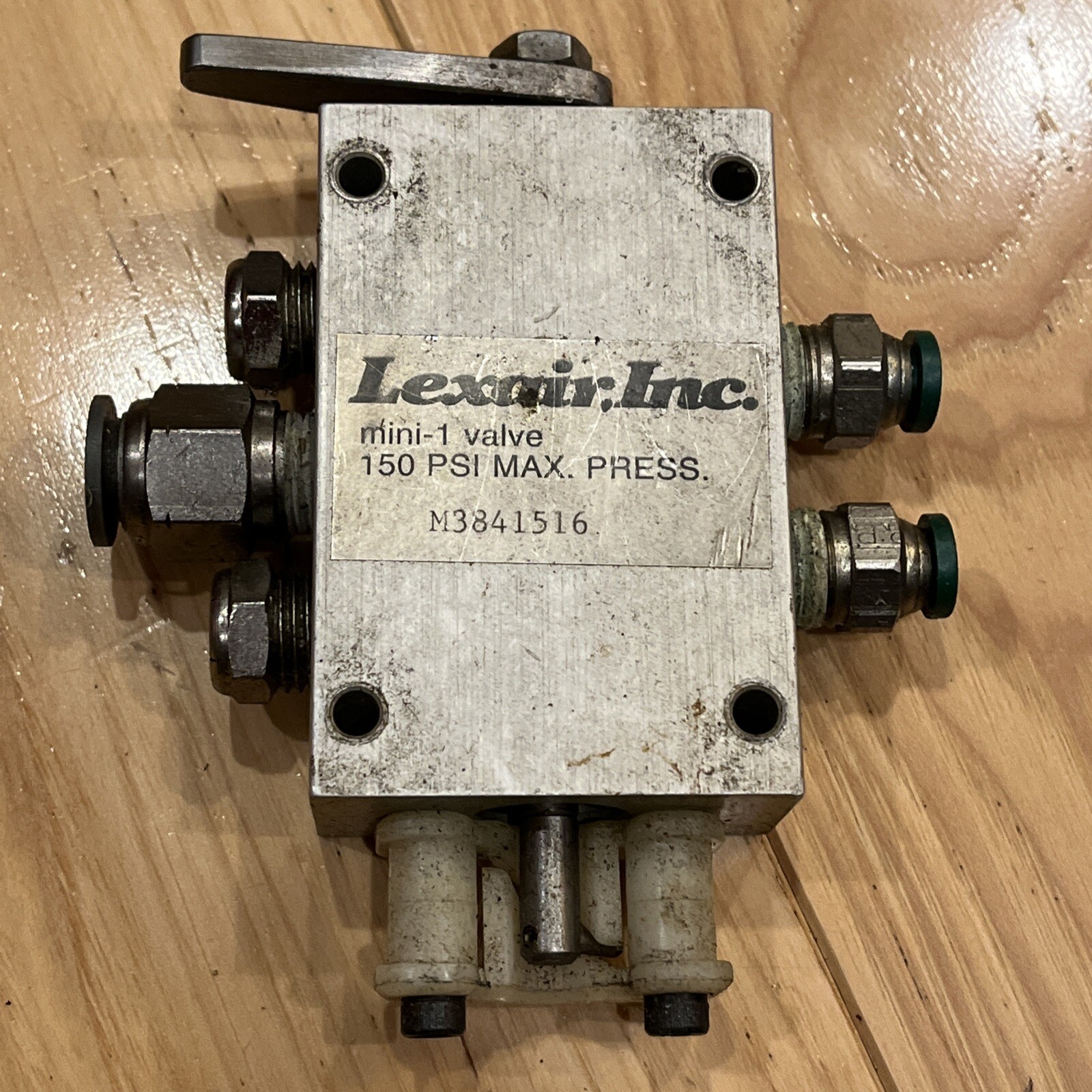 Lexair Inc Mini-1 M3841516 Locking Lever Pneumatic Valve | eBay