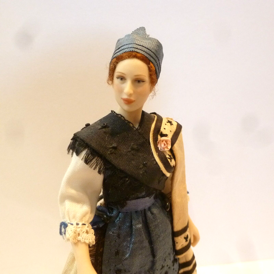 MARIA JOSE SANTOS DOLLHOUSE MINIATURE LADY DOLL BY Carabosse Dolls ...