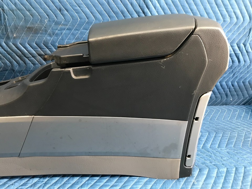 03-05 TOYOTA 4RUNNER CENTER CONSOLE STORAGE COMPARTMENT & ARM REST OEM ...