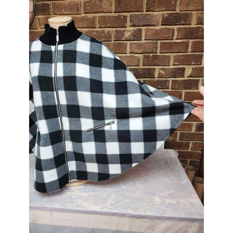 NEW Le Moda Fleece white/Black Plaid Side Button Cape Wrap Poncho One ...