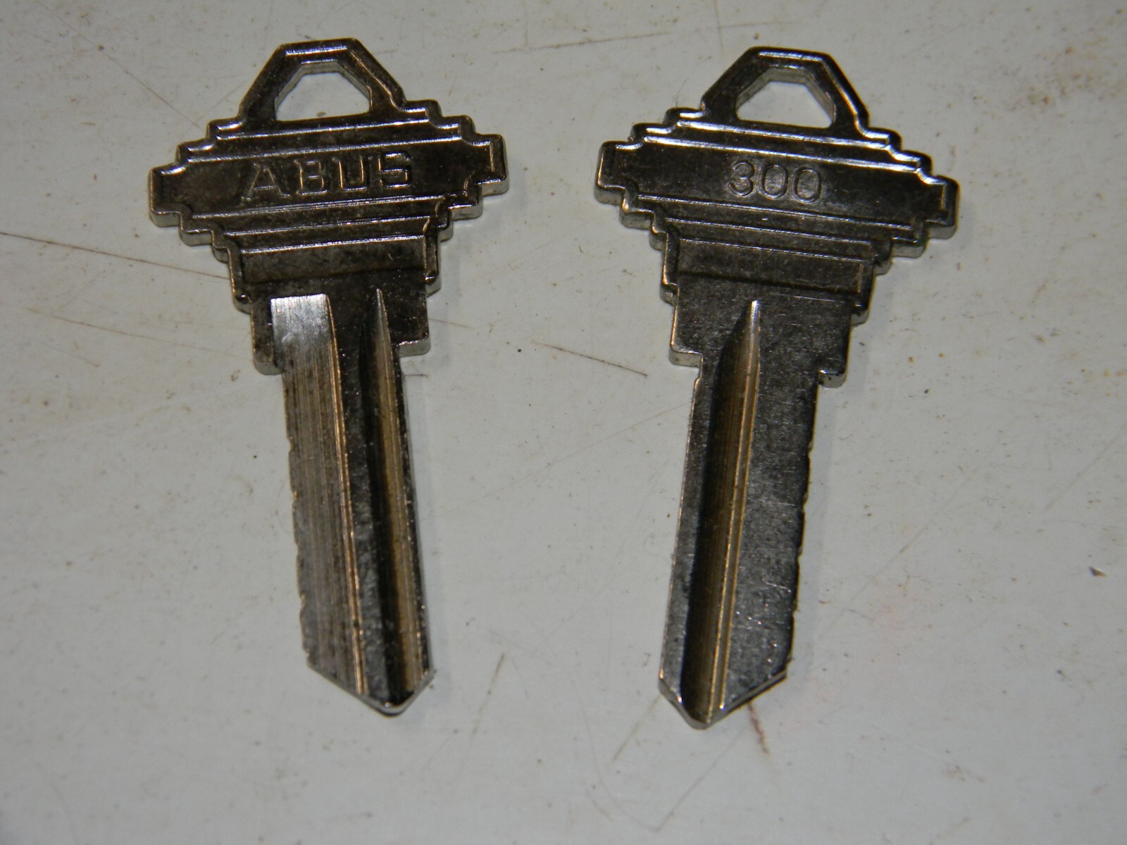 Lot of 10 - ABUS 300 - Kwikset DND 1063KW Brass KEY BLANKS #53 | eBay