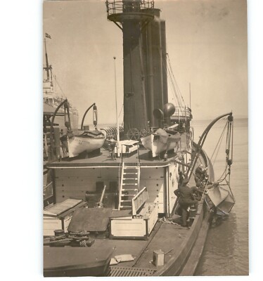 Crew Lifting Netting on Old STEAMBOAT 'David Scannell' VINTAGE 1932 ...