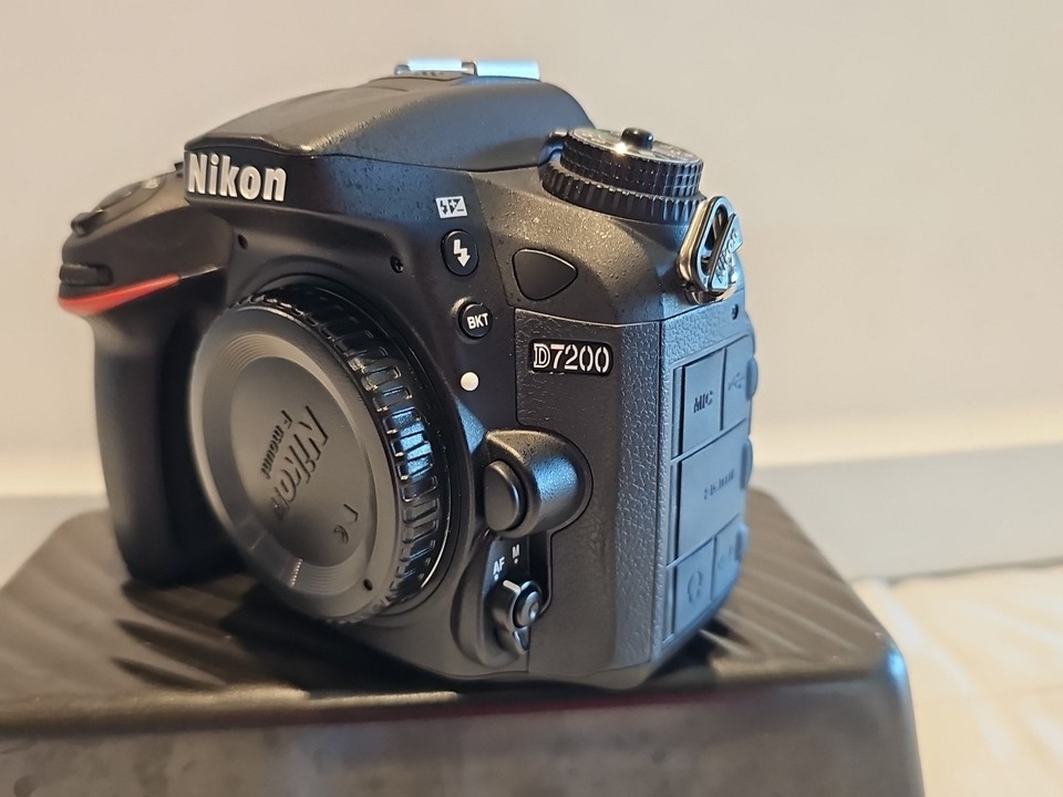 Nikon D7200 24.2MP Digital SLR Camera. Body only. 2261 shutter count ...