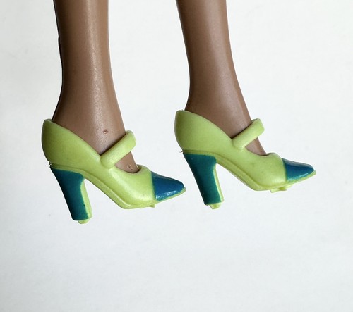 Movin’ Groovin’ Barbie 1997 Mattel SHOES ONLY 17714 neon Yellow blue ...