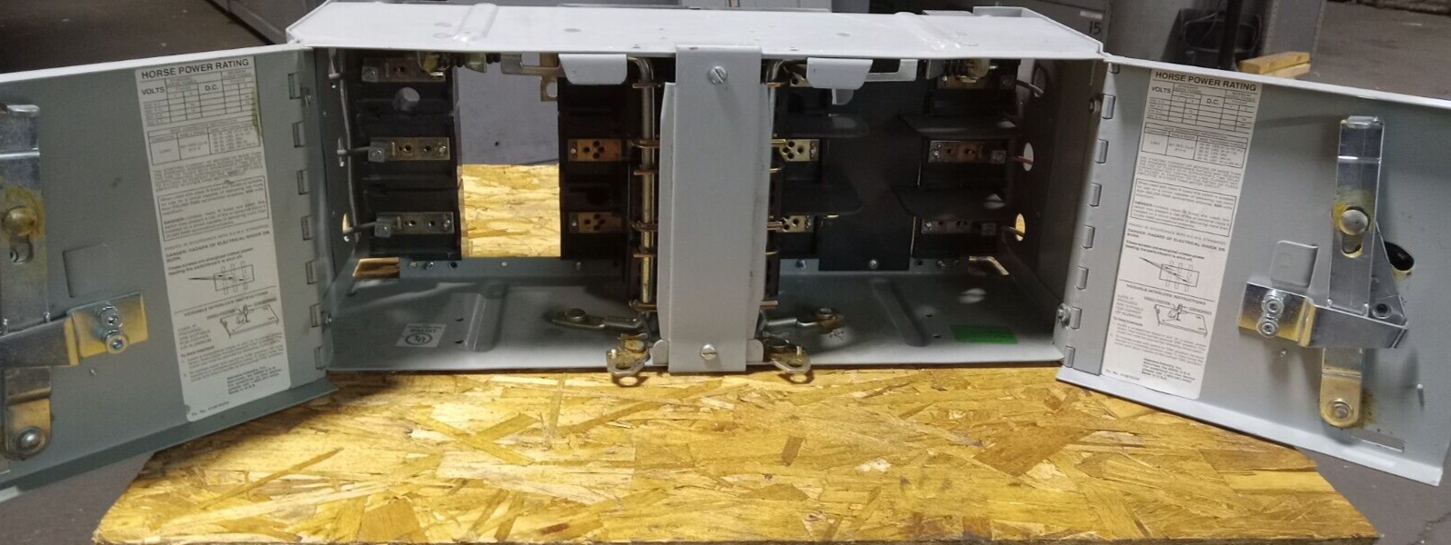 V7E3611R SIEMENS VACU-BREAK 30 AMP DOUBLE BRANCH FUSIBLE PANELBOARD ...