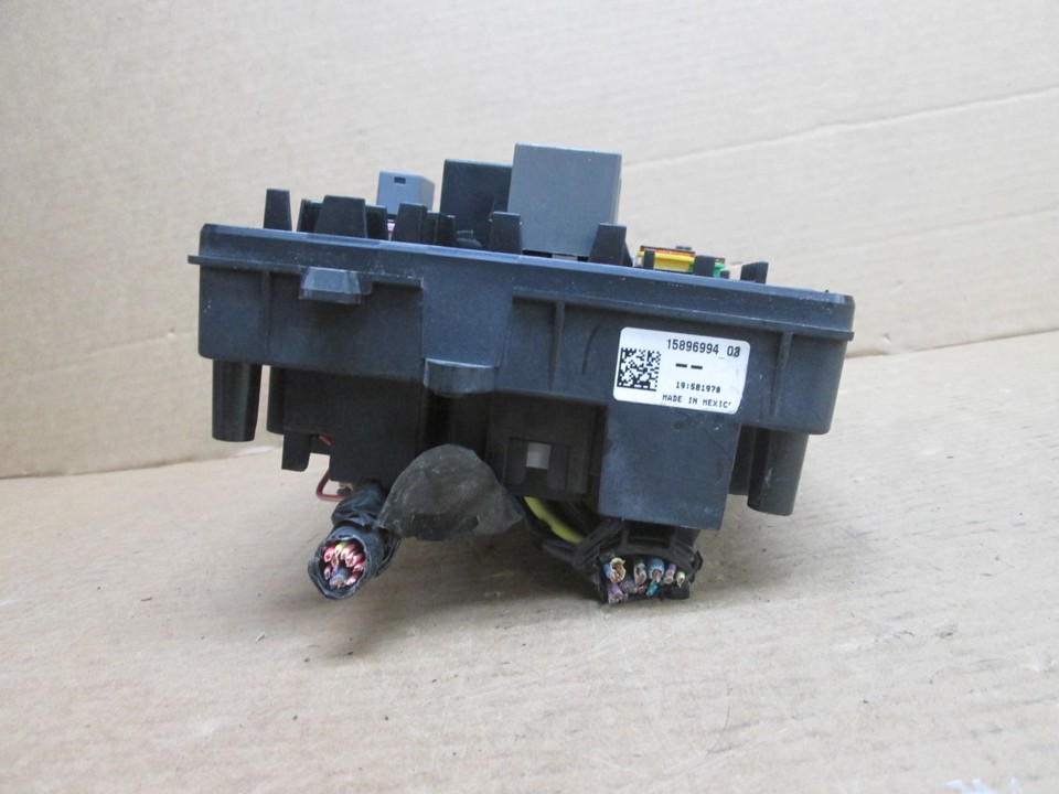 10 11 2010 2011 Cadillac SRX Engine Fuse Box Relay Junction Block Panel ...