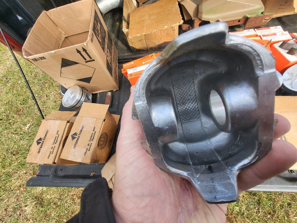 NOS International / FORD /navistar 6.9 IDI Engine rebuild Kit PISTONS ...