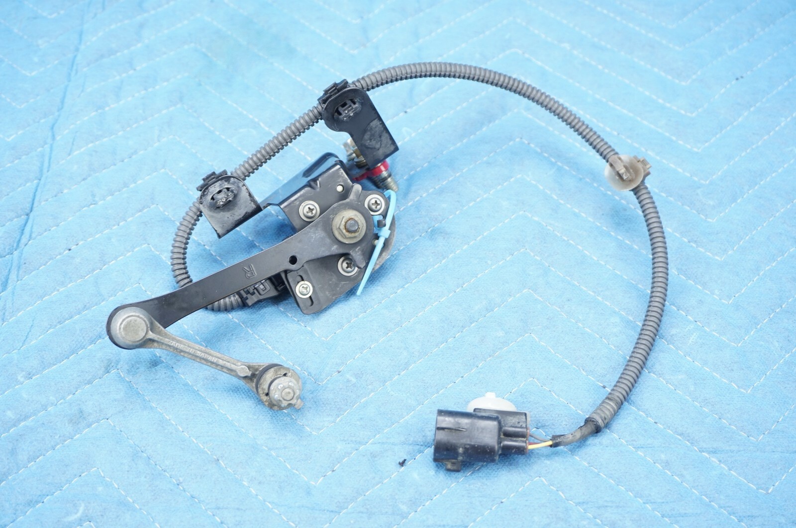 Lexus LX570 Rear Height Control Sensor 89407-60031 Passenger Side 2008 ...