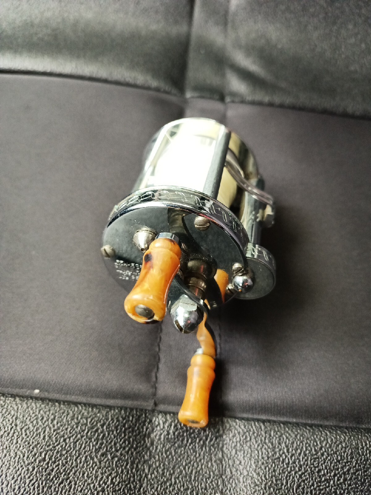 VINTAGE PFLUEGER SKILKAST 1953 WITH TAN BAKELITE KNOBS AND CORK LINED ...