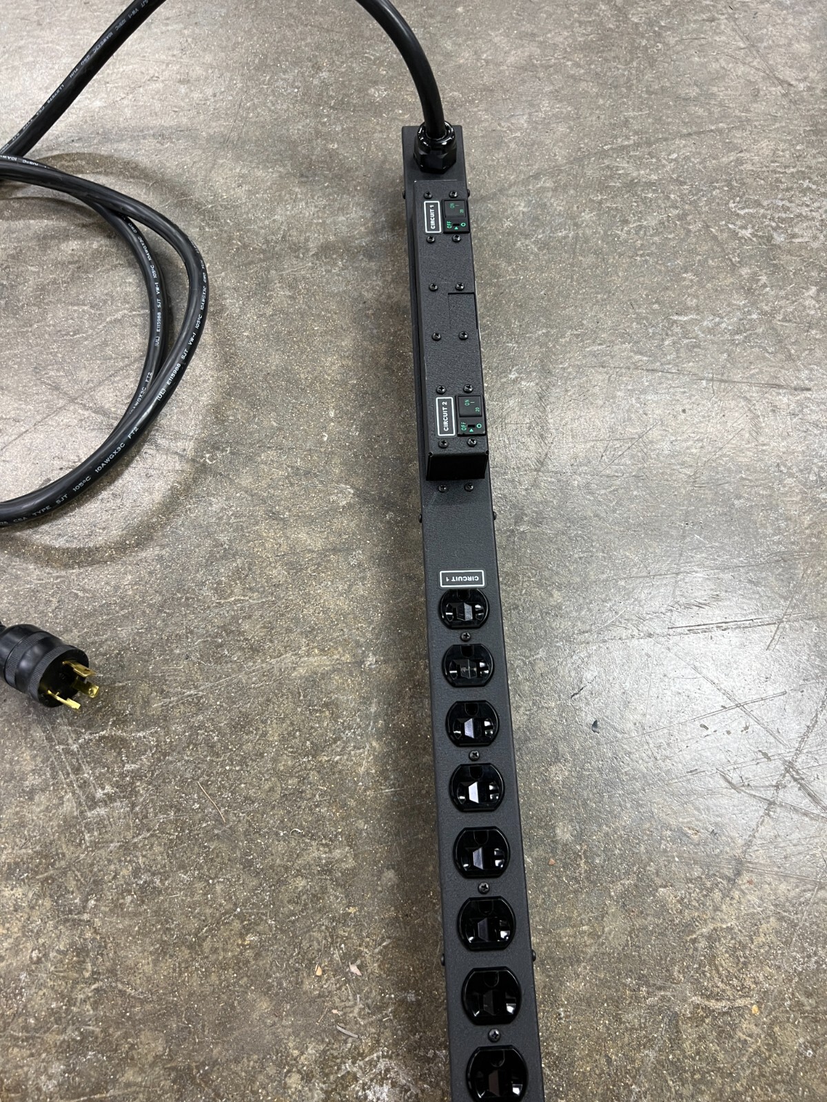 Geist XPBM240-103D20TL5 Smart PDU NEMA 5-20R Plug 30A 120V 24 Outlets ...