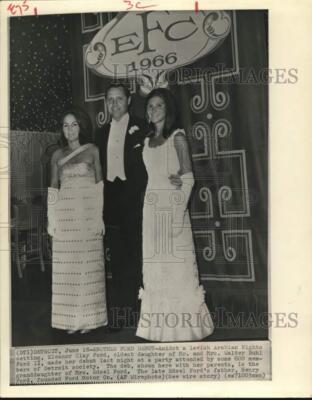 1966 Press Photo Eleanor Clay Ford with her parents at Debut party in ...