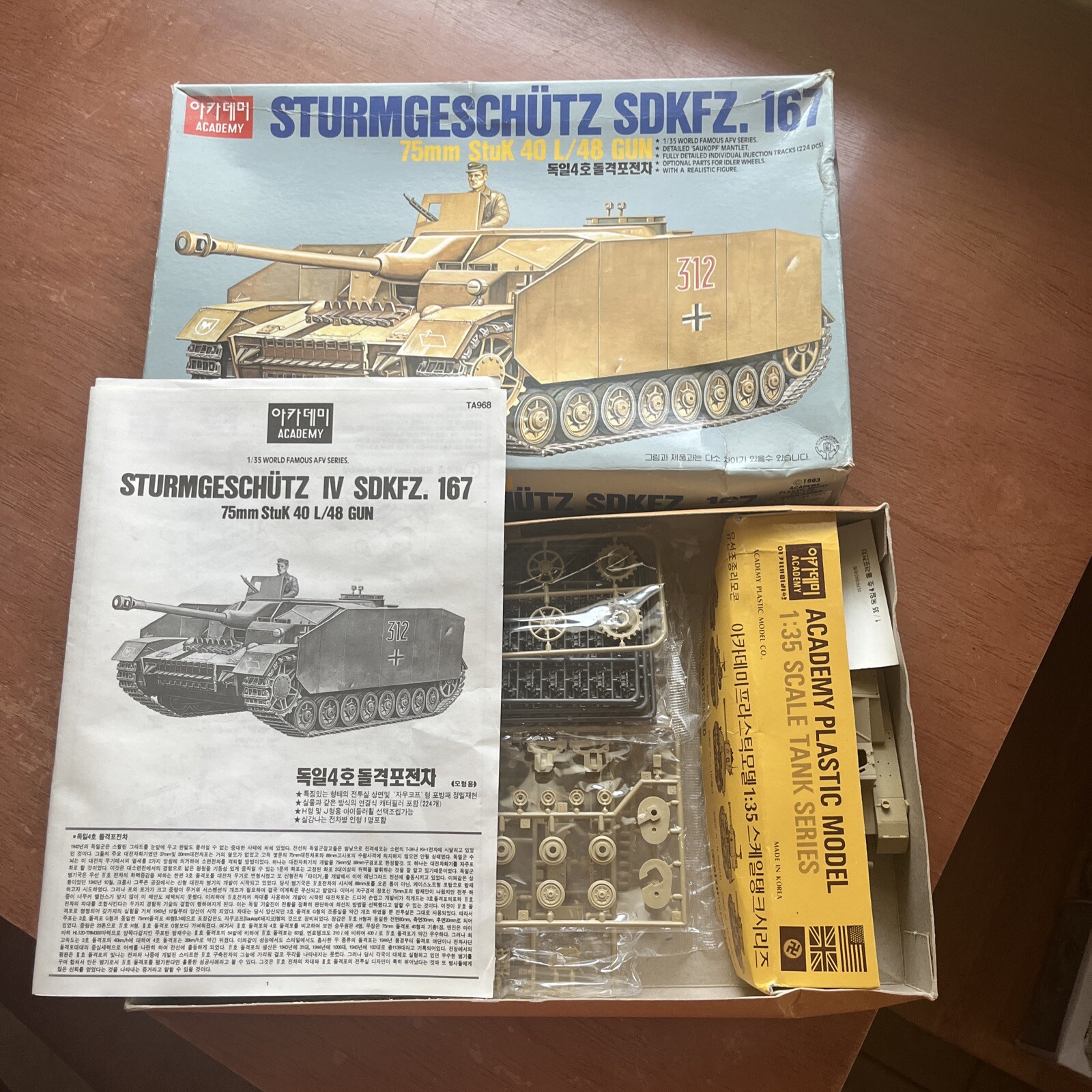 Vintage Academy Sturmgeschutz Sdkfz. 167 Model Kit 1/35 Scale Open Box ...