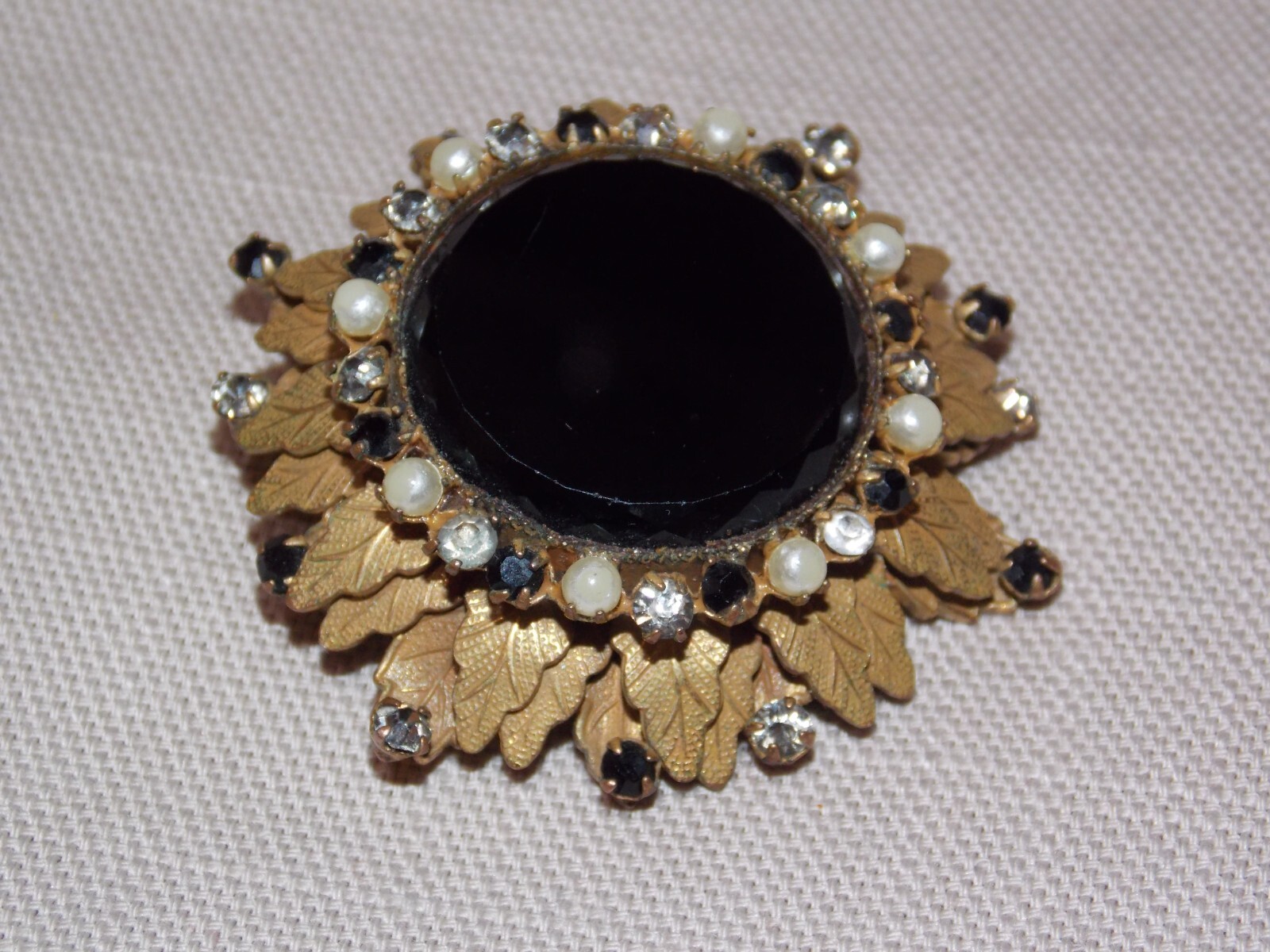 Rare Original by Robert Vintage Mourning Style Brooch - Gem