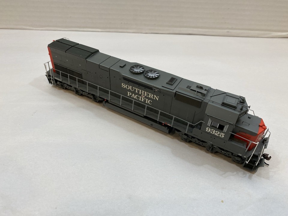 Athearn HO Scale Southern Pacific SD45T-2. DC. DCC Ready. #9325. | eBay