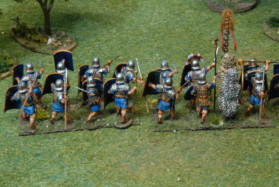 Victrix Imperial Roman 28mm Legionary Attacking | eBay