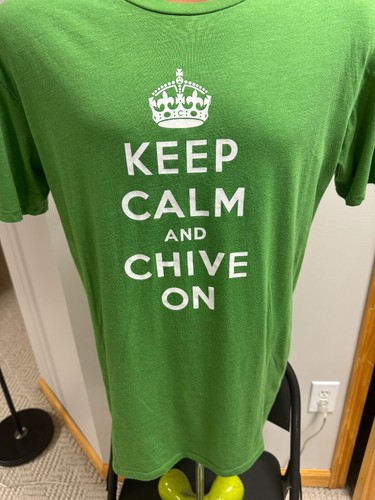THE CHIVE KEEP CALM AND CHIVE ON T-SHIRT LARGE THE CHIVERY KCCO ...